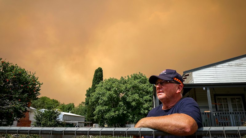 Victorian bushfires: As fire roars towards the town of Yea, some ...