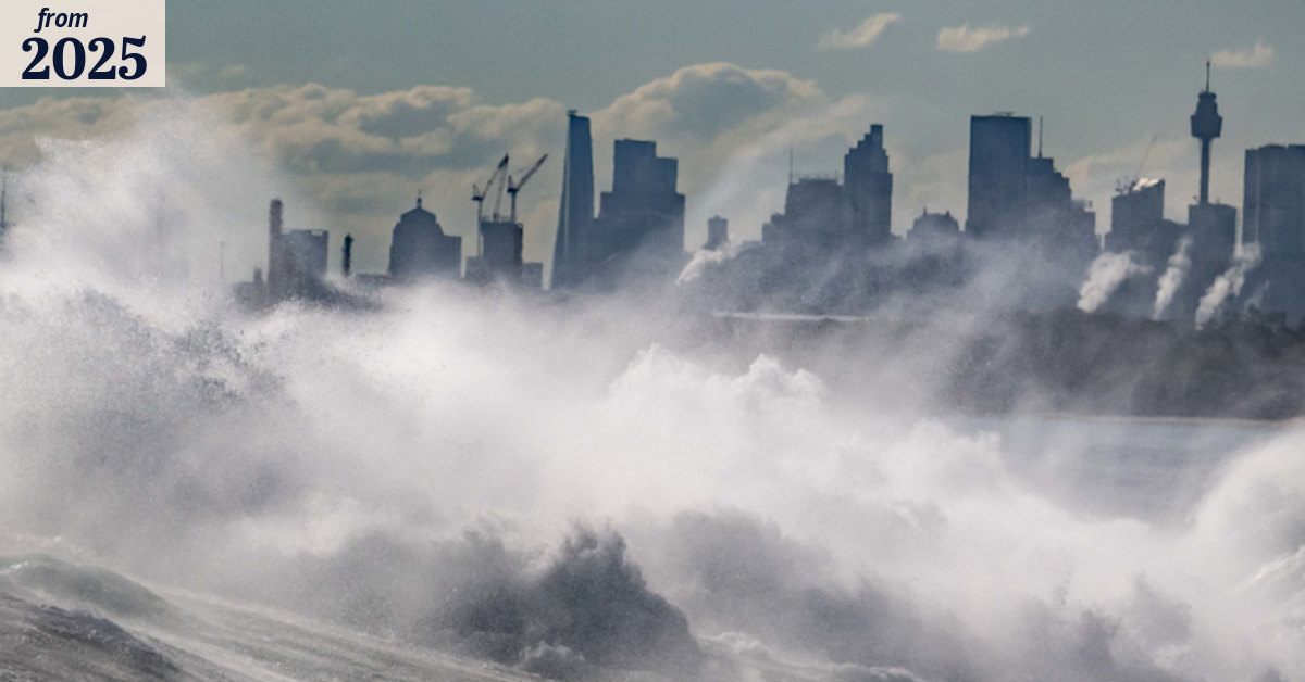 Sydney weather: Huge surf batters Sydney coast after heavy fog lifts