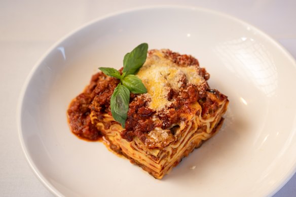 Melbourne icon Marios cafe restaurant celebrates 40 years on Brunswick ...