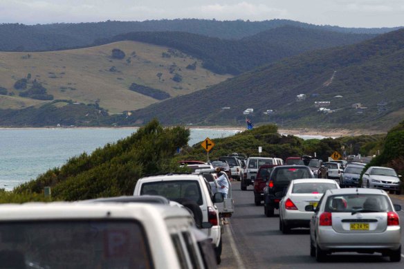 Coronavirus Australia: Great Ocean roadblocks ruled out but cops to ...