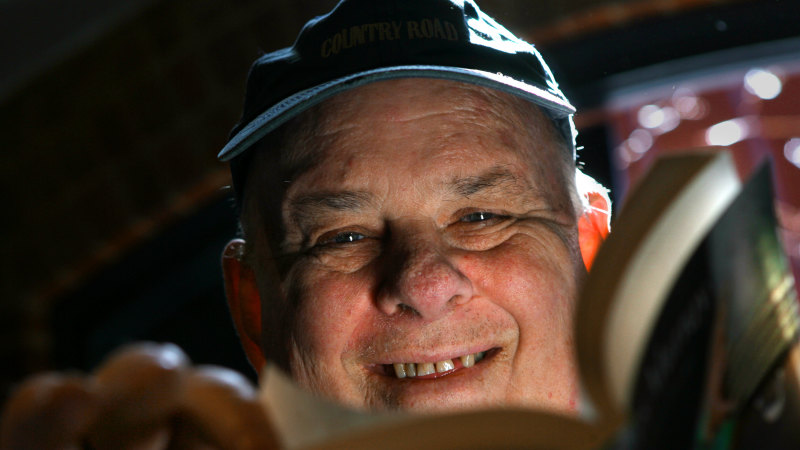 Les Murray, Australian poet, dies aged 80