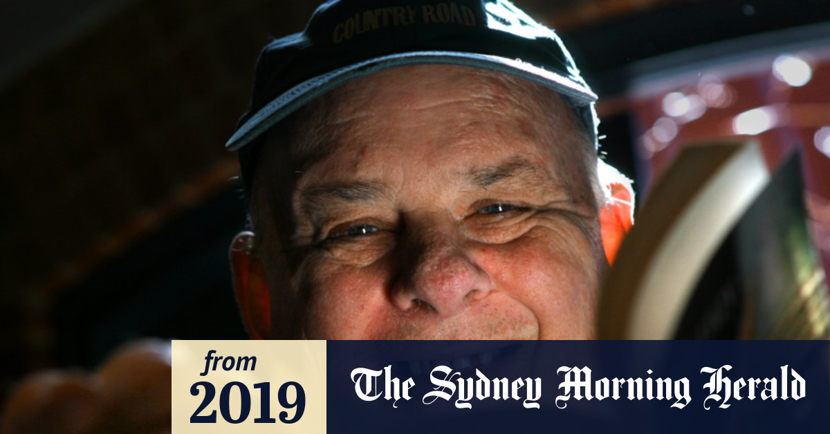 Les Murray, Australian poet, dies aged 80