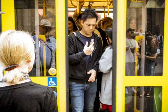 Tram report under fire for not finding a lot of peak-hour overcrowding