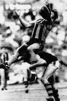From the Archives, 1992: Dunstall kicks 17 as the Hawks thrash the Tigers