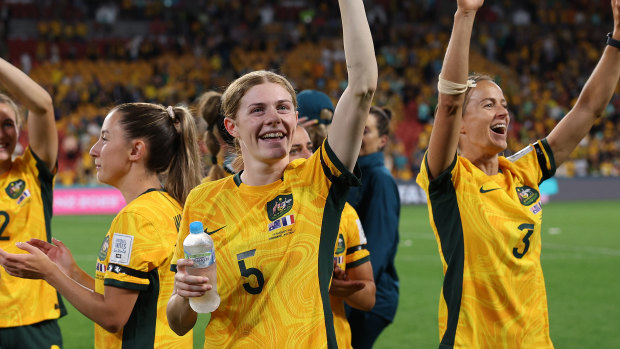 Matildas World Cup hero Cortnee Vine to stay with A-League