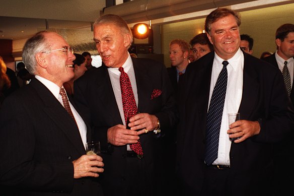 John Laws death: Australian radio broadcaster dies aged 90