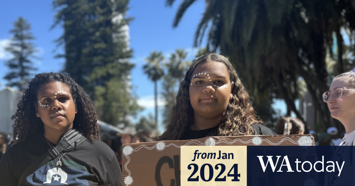 Perth hosts mega citizenship ceremony as rally fills Forrest Place