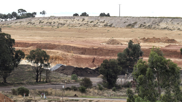 West Gate Tunnel dispute: EPA to quash approval on contaminated soil ...