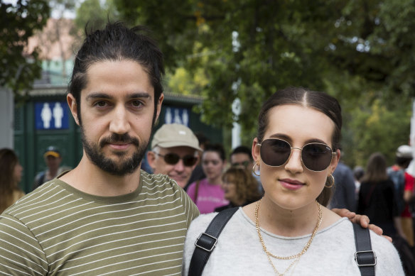 'I'm not that concerned': Crowds flock to Moomba despite coronavirus threat