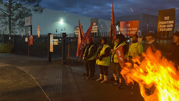 Australia inflation: Wesfarmers workers strike for 7pc pay rises as ...