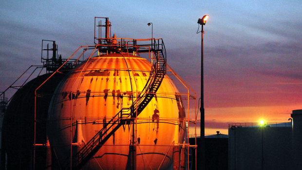 Qld to fast-track oil refinery upgrade