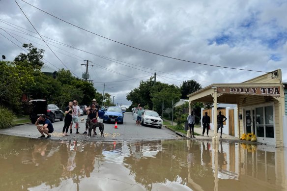 Lost in the flood: Neighbourhood networks rise after water recedes