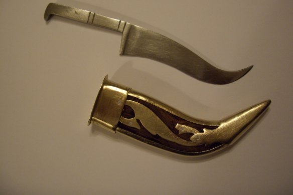 Sikhs defend students’ right to carry Kirpan ceremonial daggers to ...