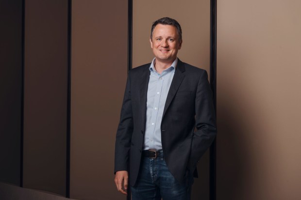 Telstra privacy breach: Telco slips up as details of 130,000 customers ...