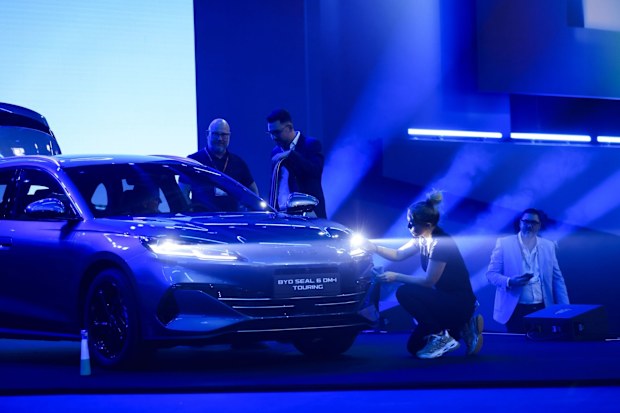 Electric carmaker BYD predicts “bloodbath” in China’s hyper-competitive ...
