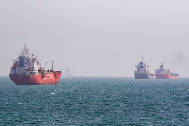 Russia-Ukraine war: Sanction-busting shadow tankers risk ‘oil spill ...