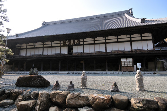 Okuyama Houkouji, Japan, Zazen meditation experience: How to achieve ...