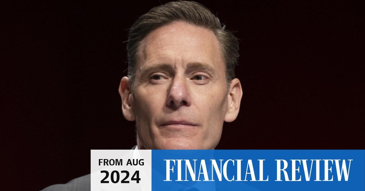 Qantas lawyer Andrew Finch leaving at AGM