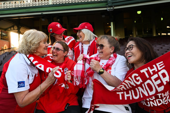 AFL finals 2024: Sydney Swans fans show their support with a true ...