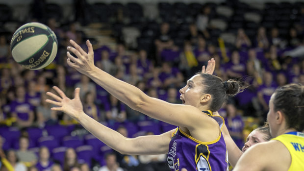WNBL: Call from the blue brought Sarah Boothe to Australia, now she is ...