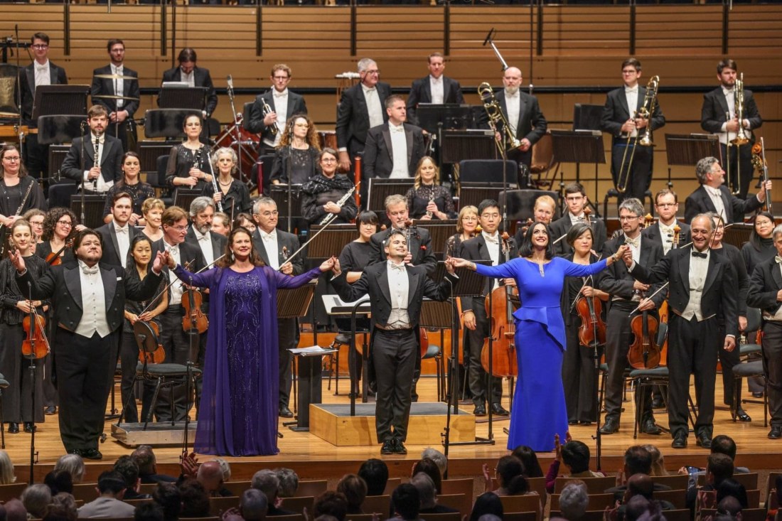 Singer with a sideline in wine saves the night with 45 minutes’ prep