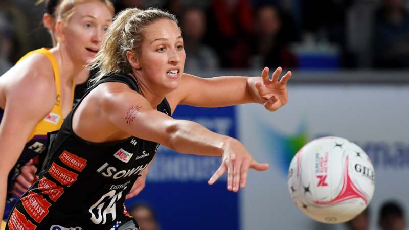 Magpies Erin Bell and Shae Brown call time on their netball careers
