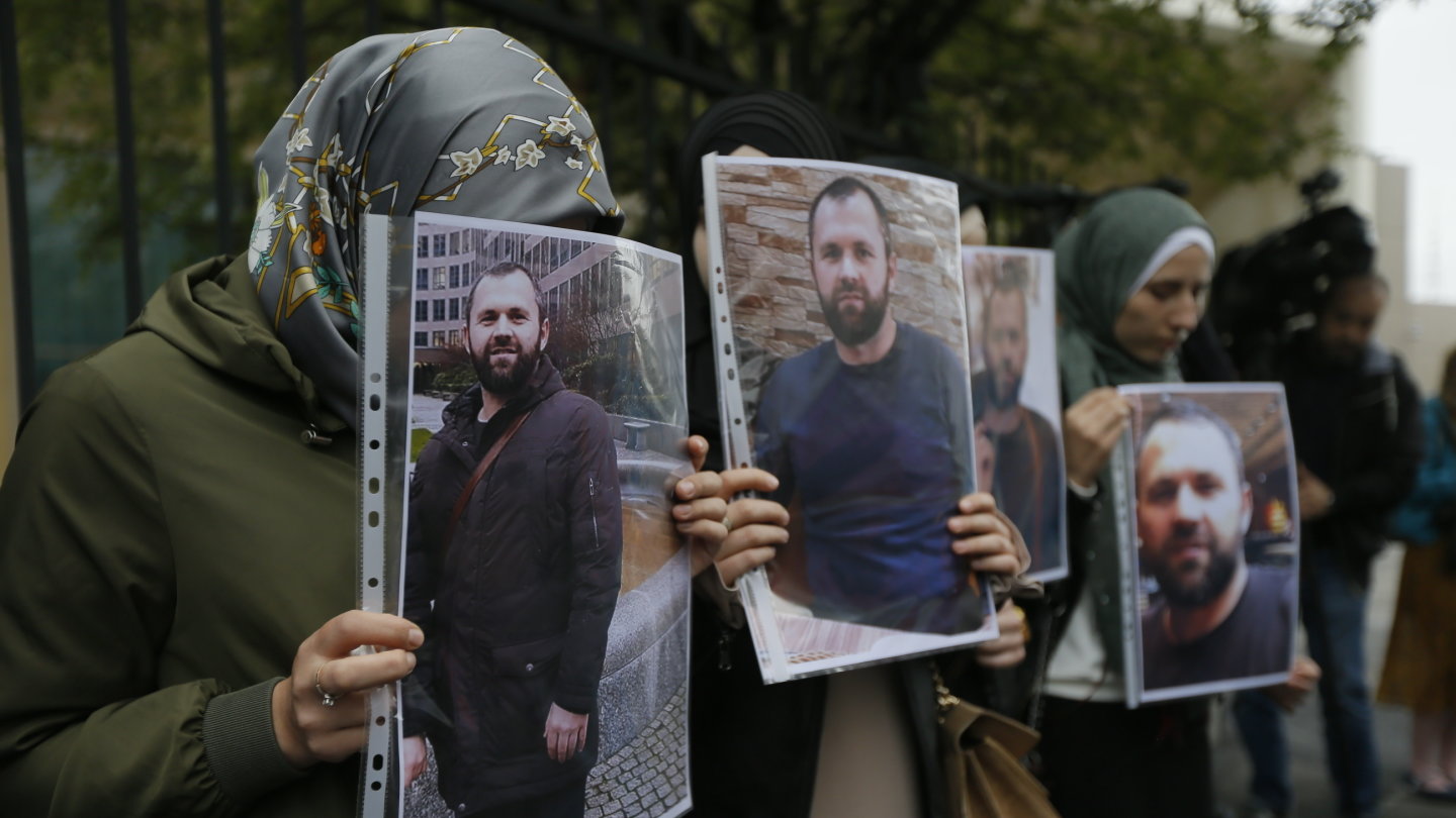 How Russian agents hunt down Putin's enemies