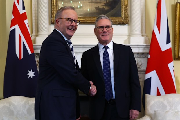 Anthony Albanese Sir Keir Starmer Nigel Farage: PM plays down far-right ...