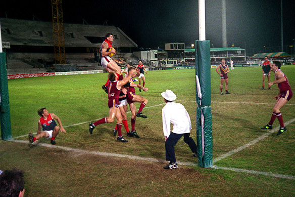 AFL Mark Of The Year 2021 | From the Riewoldts to Alex Jesaulenko ...