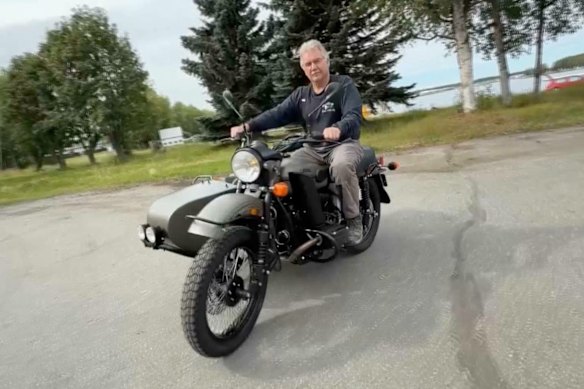Mark Warren Ural sidecar Alaska: Russian President Vladimir Putin gives ...