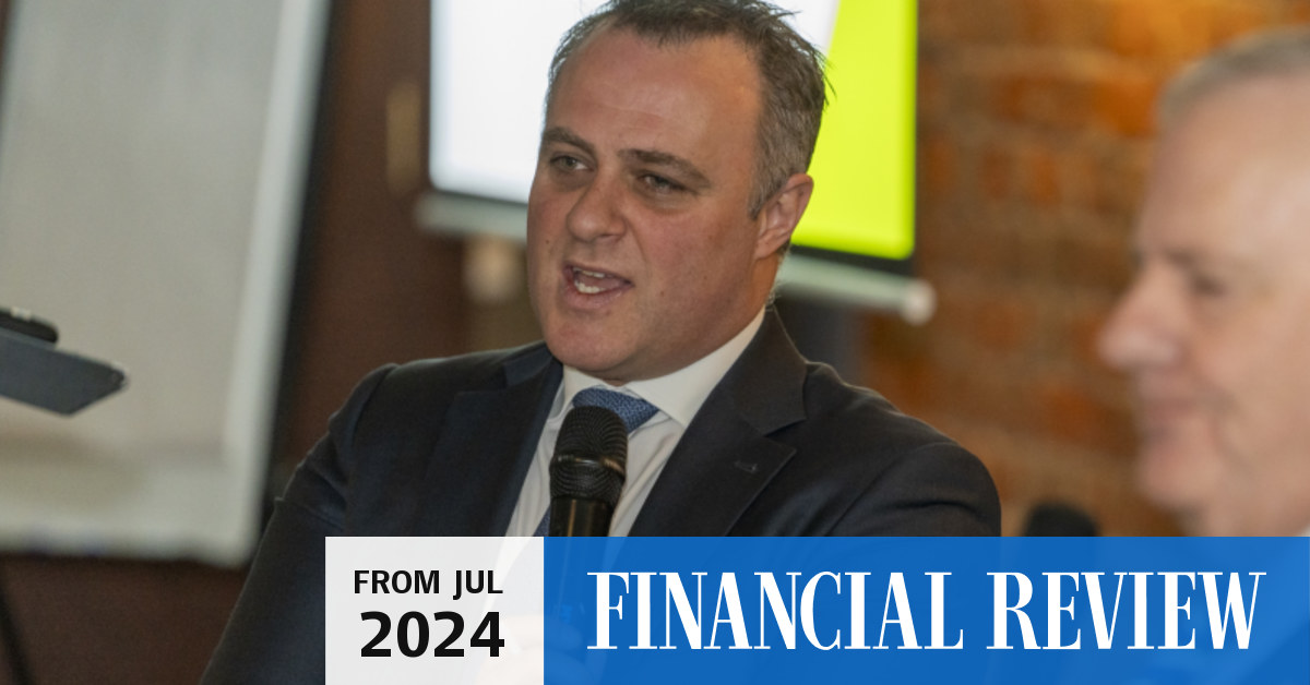 Liberal Tim Wilson rattles the can to rich Sydneysiders to win ...