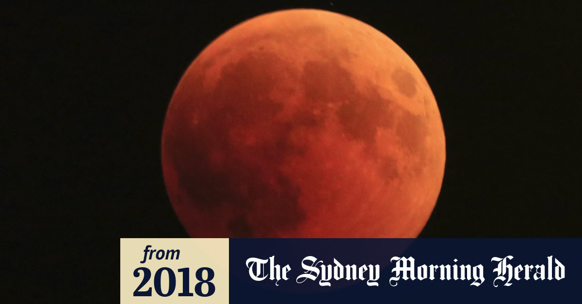 Red moon and sparkling Mars delight stargazers around the world