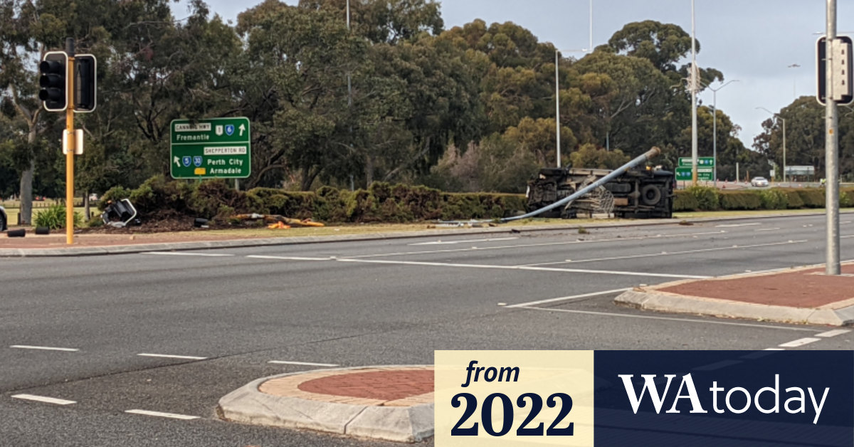 Perth traffic: Crash causes Great Eastern Highway closure during peak hour