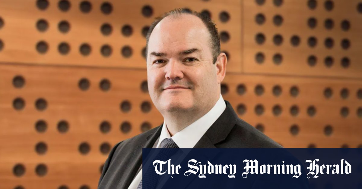 icare: Richard Harding quits troubled insurer