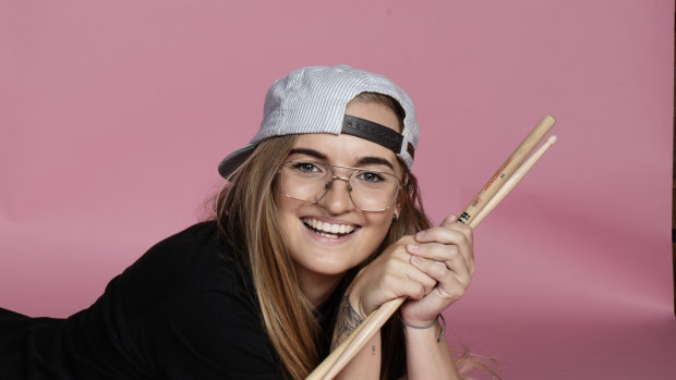 Singing drummer set for stardom