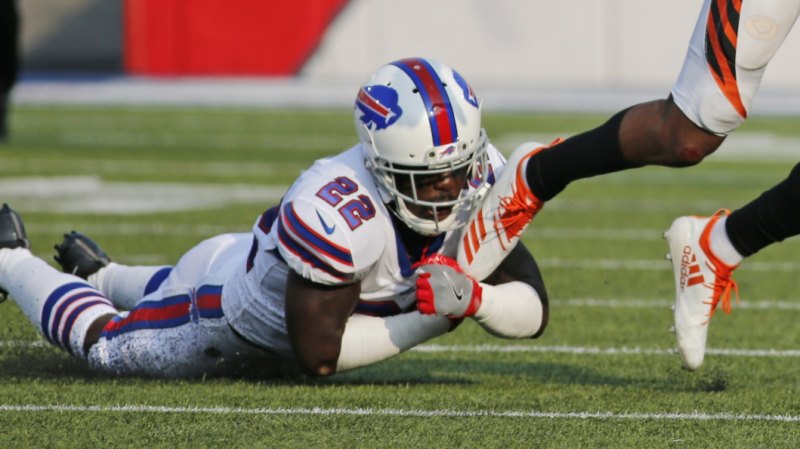 NFL: Vontae Davis, Buffalo Bills cornerback, shockingly retires at halftime
