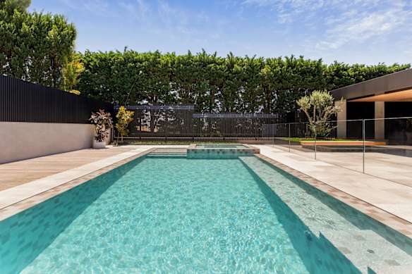 Tech exec puts $10 million Sydney clifftop home with pool on the market
