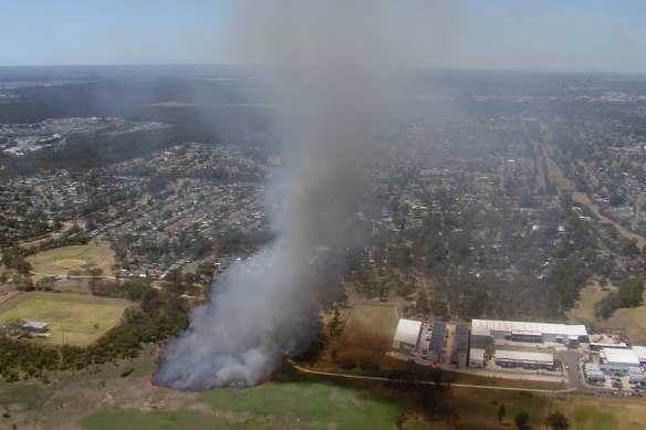 NSW fires: Nymboida RFS emergency alert issued; Penrith grass fire ...