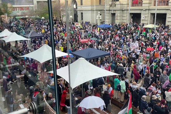 Forrest Place full as Perth crowds join national pro-Palestine rally