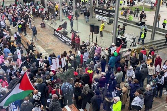 Forrest Place full as Perth crowds join national pro-Palestine rally