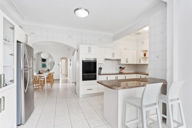 Sydney luxury property: Justin Norris and The Norris Nuts buy Bondi home, former Wallaby Bill ...