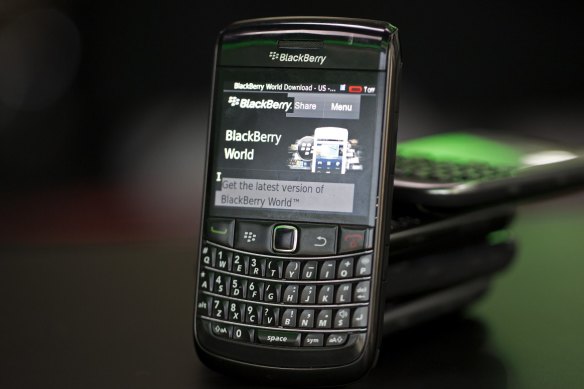 BlackBerry, smartphone pioneer, finally hangs up on its classic devices