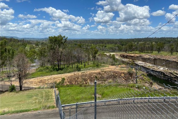 What a difference a decade makes: Wivenhoe Dam then and now