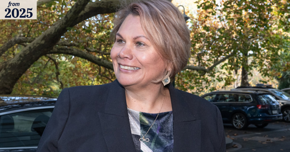 Greens senator Dorinda Cox moves to Labor