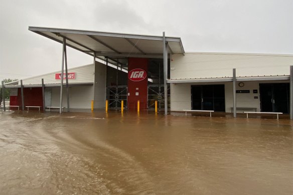 WA recovery begins as floodwaters rise