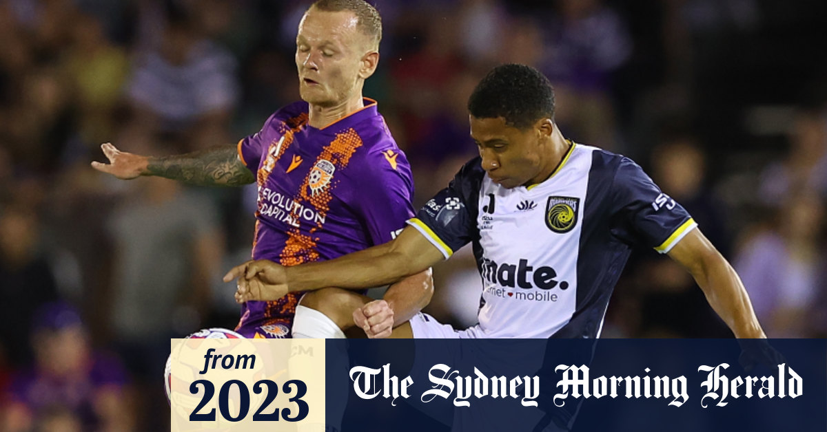 Glory coach fumes as Mariners snatch comeback draw