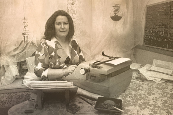 The Thorn Birds author Colleen McCullough's estate to go under the hammer