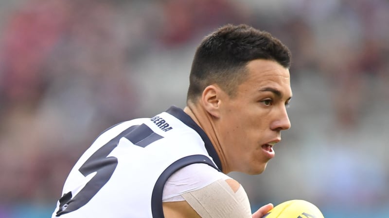 Dylan Shiel chooses Essendon