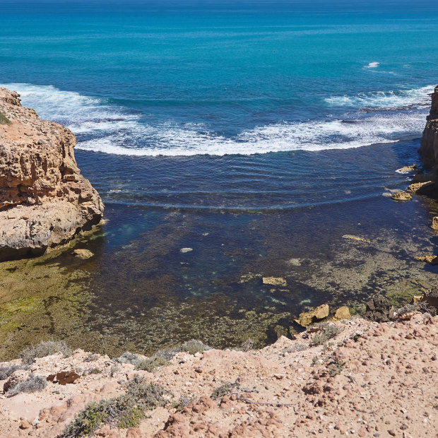 A monument to Aboriginal victims of the 1849 'Massacre of Waterloo Bay ...