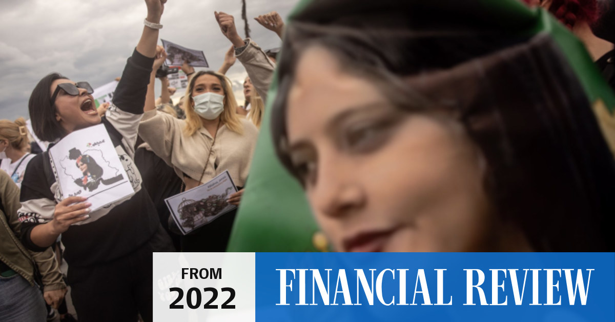 Iran protests: Iranian students fuel anti-regime protests